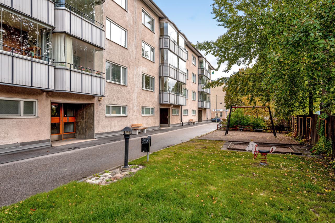 Läggning av marksten & kantsten till innergård. Järfälla Jakobsberg ...